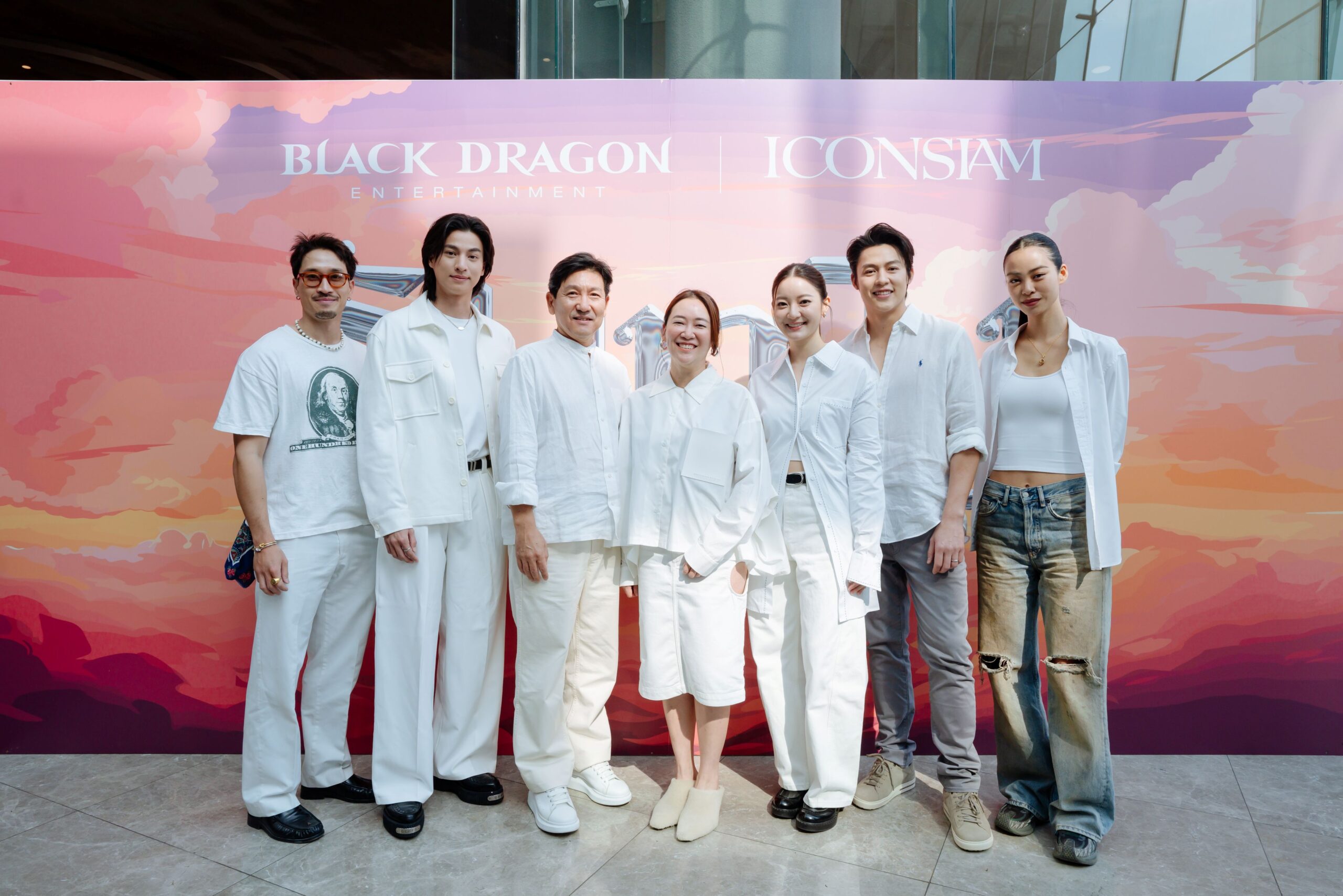 “Black Dragon Entertainment” จัดบวงสรวงโปรเจกต์ “วันทอง” (Working Title)ก่อนเริ่มถ่ายทำจริง แฟนๆ ...