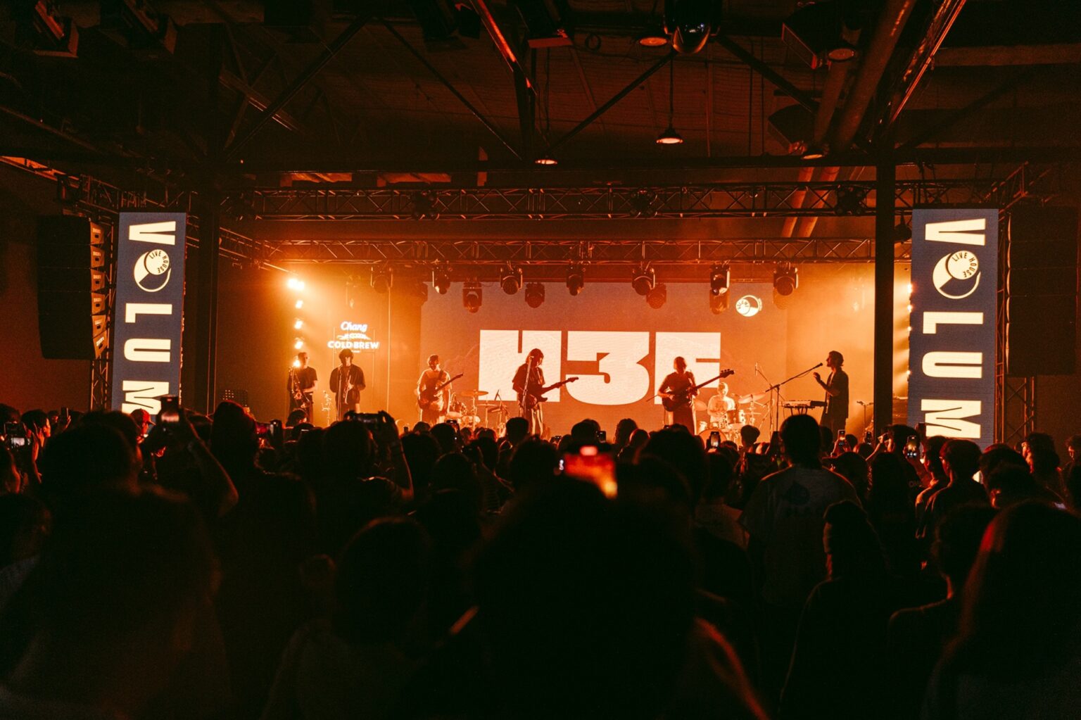 ดนตรีสดไม่เคยแผ่ว! VOLUME LIVEHOUSE PHASE 4พร้อมระเบิดความมันส์กลางรัช ...